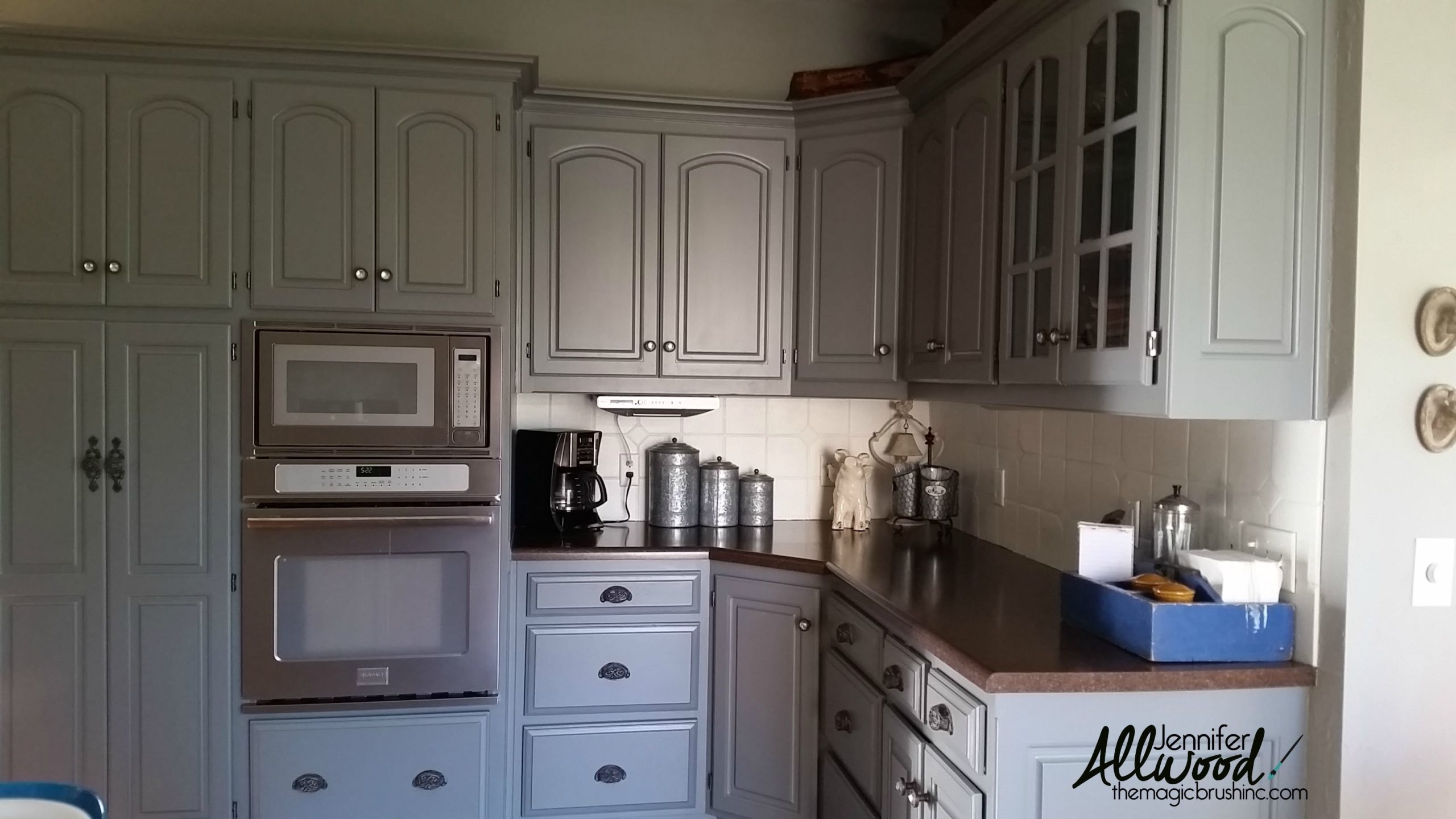 How to Paint Kitchen Tile and Grout - an Easy Kitchen Update