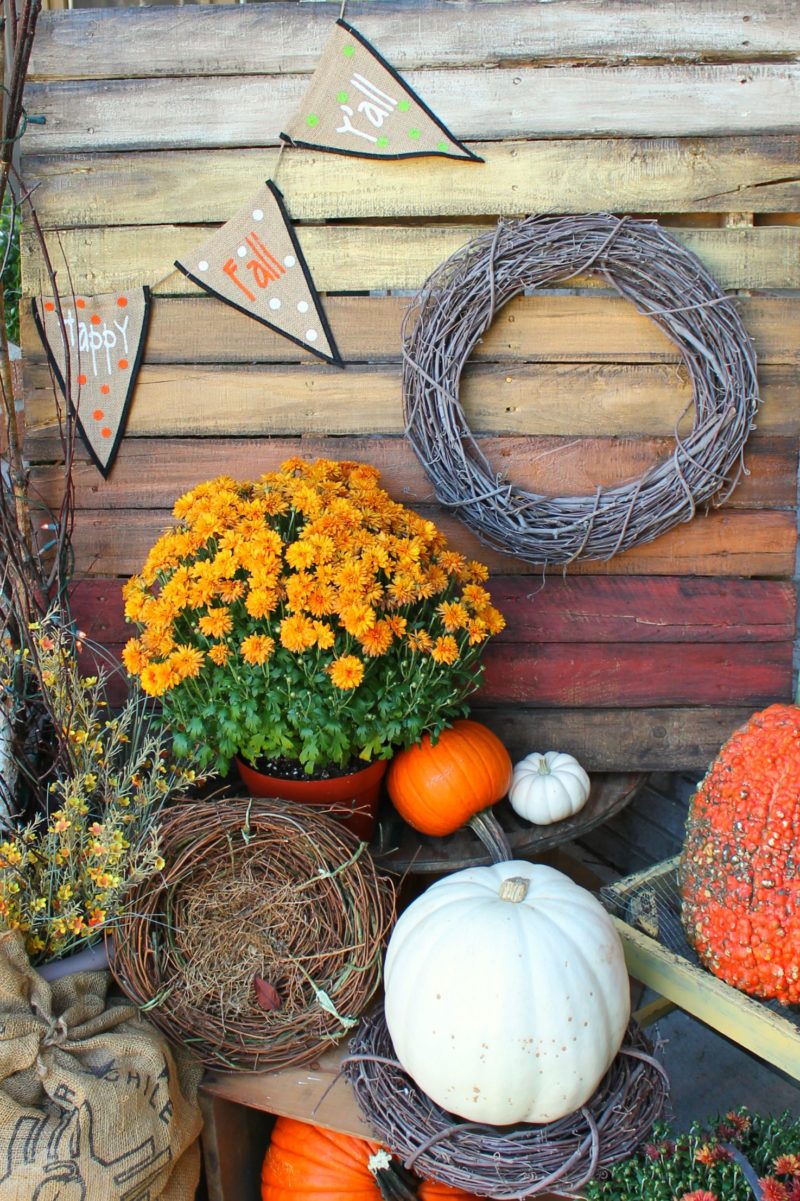 An Ombre painted pallet for fall decorations on your front porch