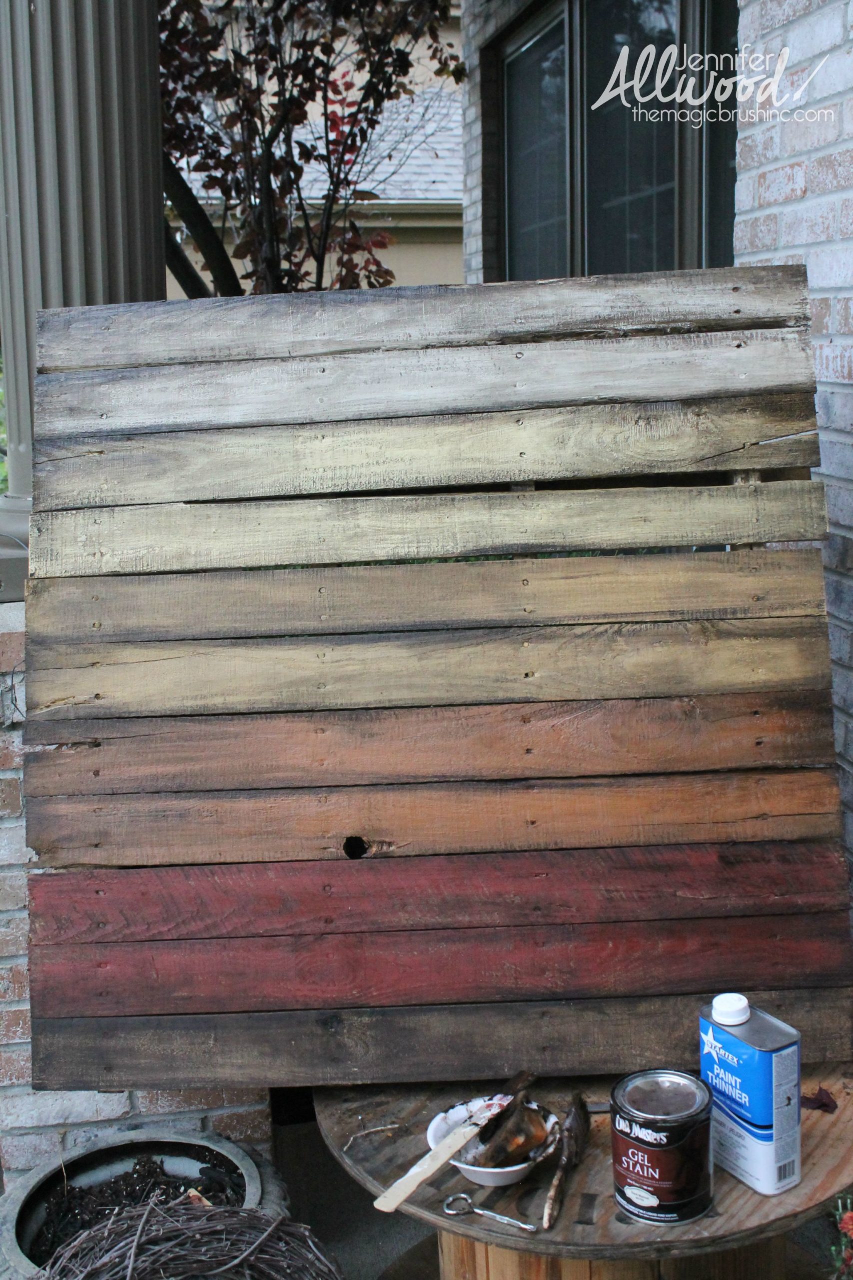 An Ombre painted pallet for fall decorations on your front porch
