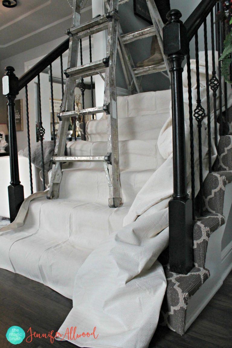 Spray Painted Mums - add Christmas sparkle to the porch | Magic Brush